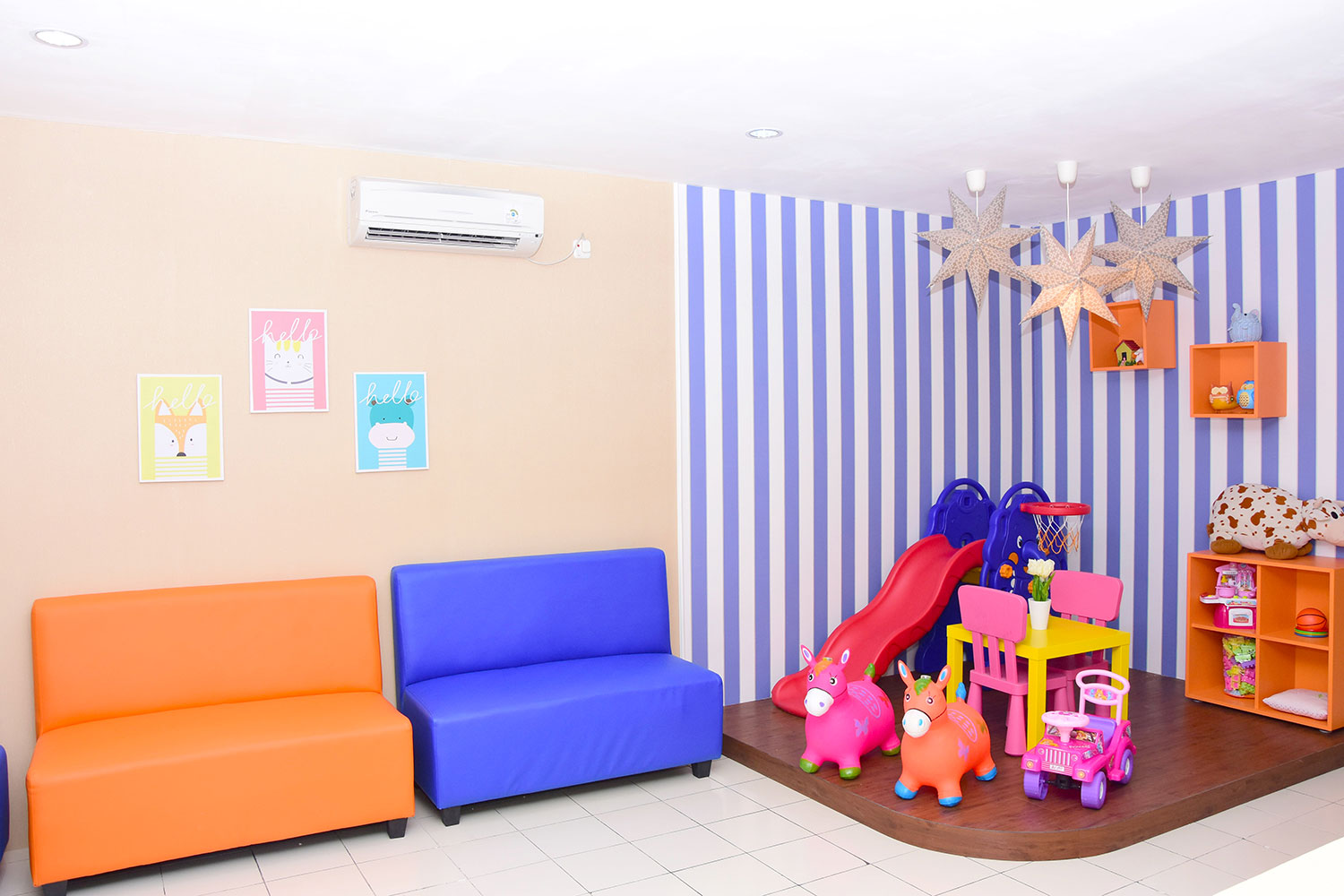 Desain Ruang Tunggu Yang Menyenangkan Untuk Klinik Gigi Anak - Interior ...